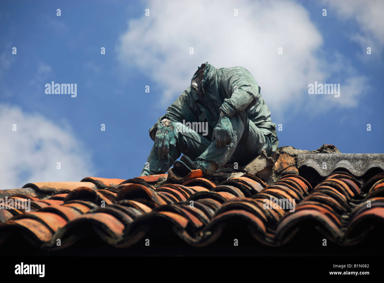 Headless statue figure hi-res stock photography and images - Alamy