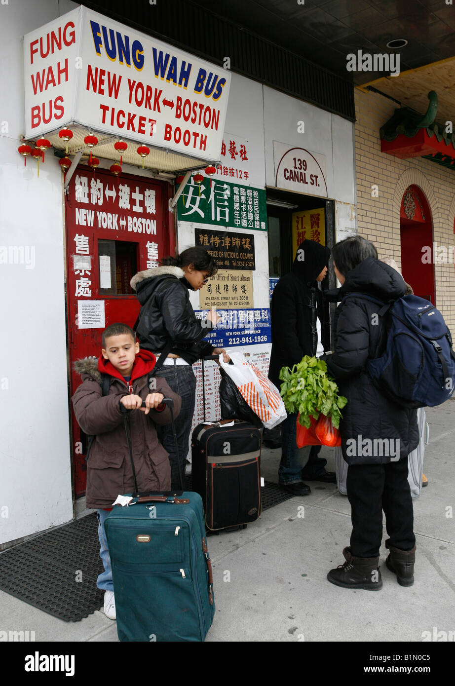 New york bus stop chinatown hi-res stock photography and images - Alamy