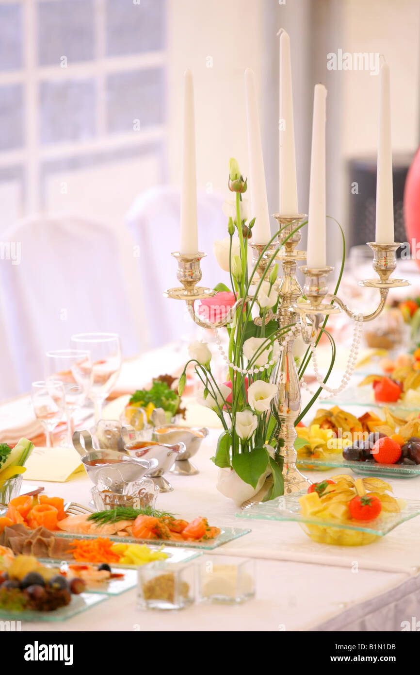 Elegant Dinner Party Table Setting Stock Photo - Alamy