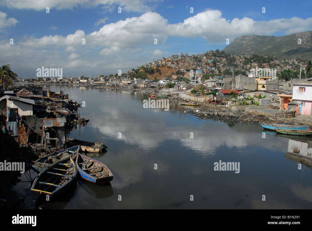 Shanty town along the river in Cap Haitien, Haiti Stock Photo - Alamy