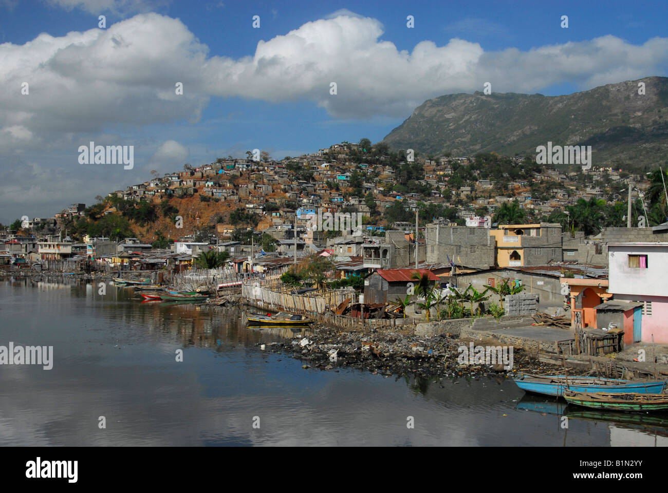 Shanty town along the river in Cap Haitien, Haiti Stock Photo - Alamy