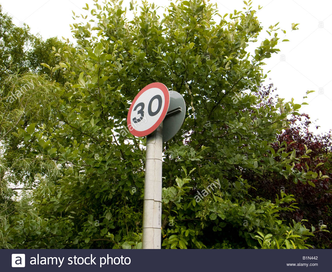 30 Miles Per Hour Speed Sign Stock Photos & 30 Miles Per Hour Speed ...