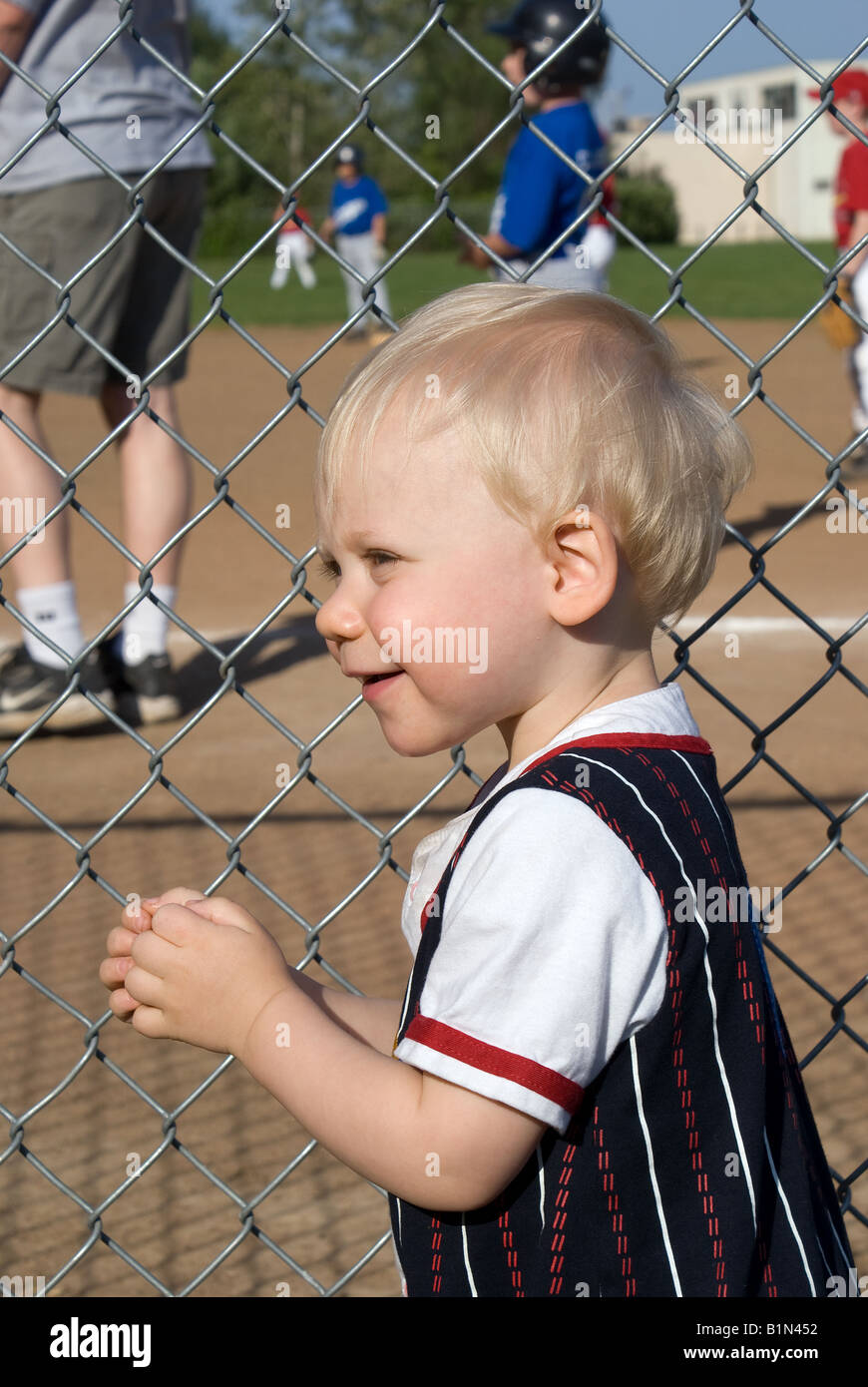 Child watching baseball game hi-res stock photography and images - Alamy