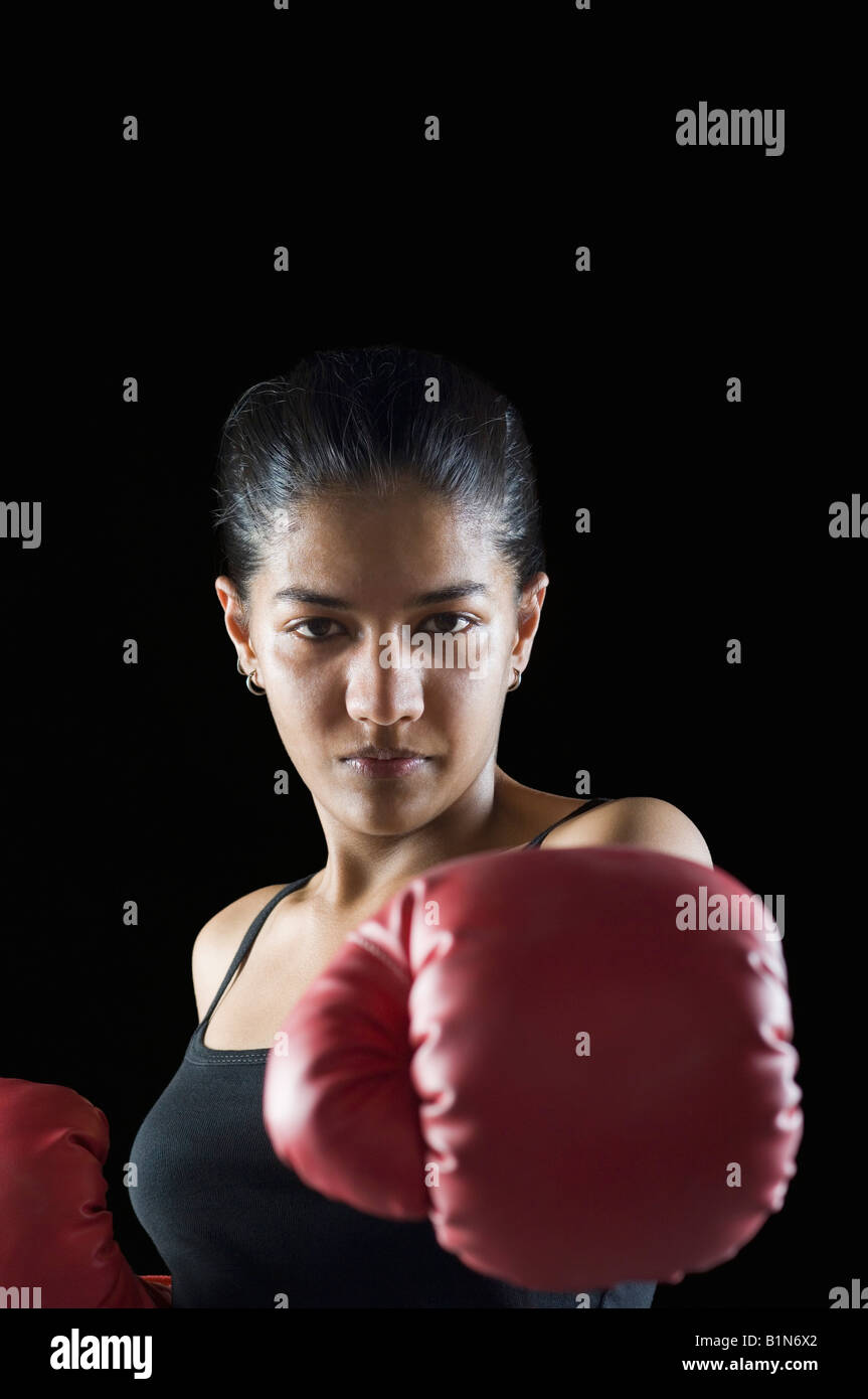 Portrait of a female boxer in boxing stance Stock Photo - Alamy