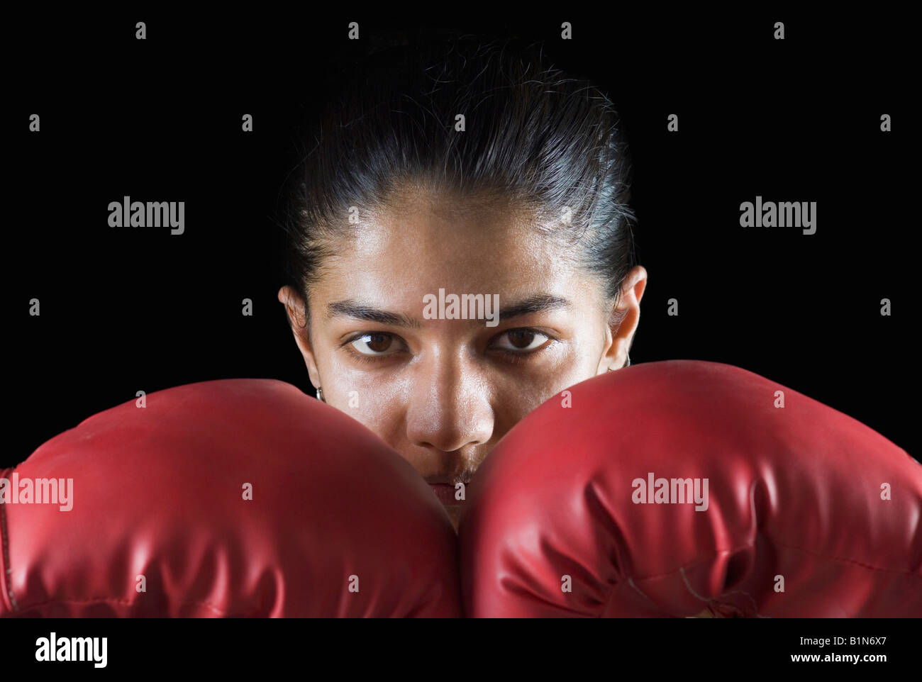 Portrait of a female boxer in boxing stance Stock Photo - Alamy