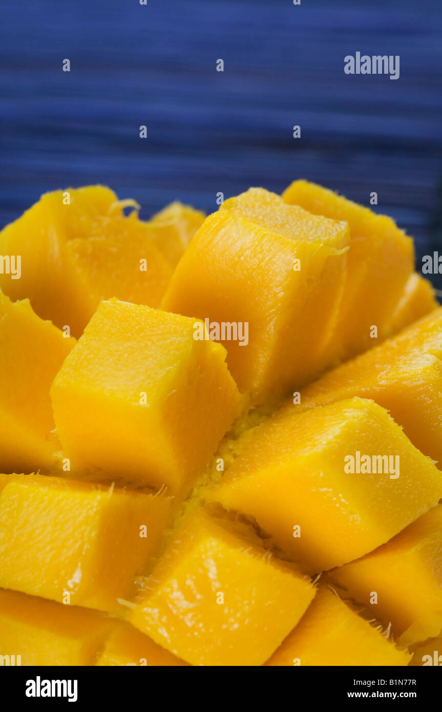 Close-up of mango slices cut into segments Stock Photo - Alamy