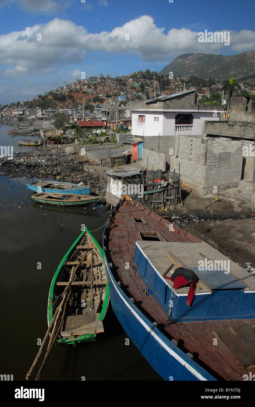 Shanty town along the river in Cap Haitien, Haiti Stock Photo - Alamy