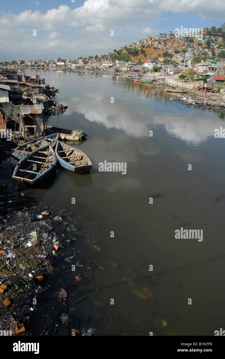 Shanty town along the river in Cap Haitien, Haiti Stock Photo - Alamy