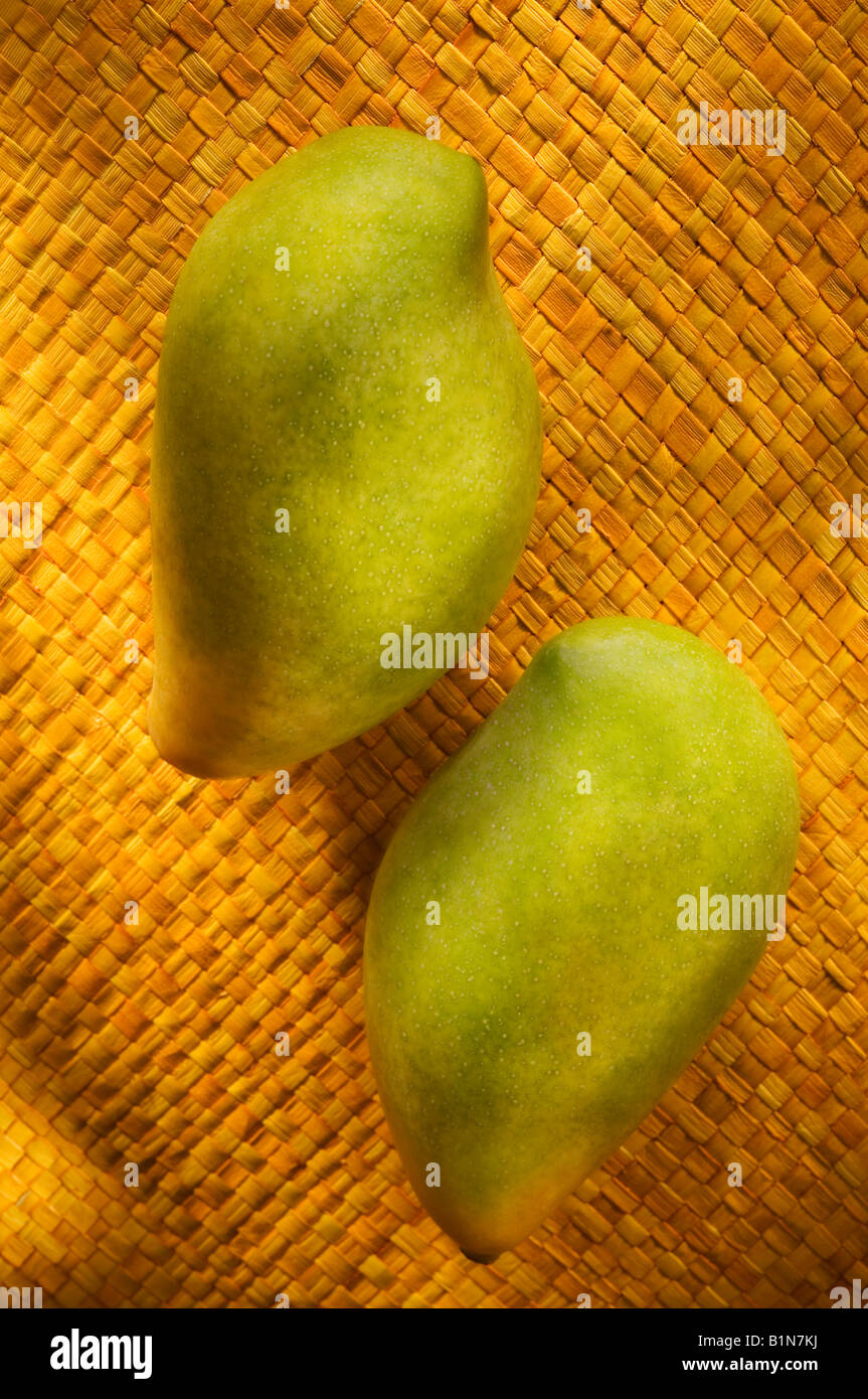 Two mangoes hi-res stock photography and images - Alamy