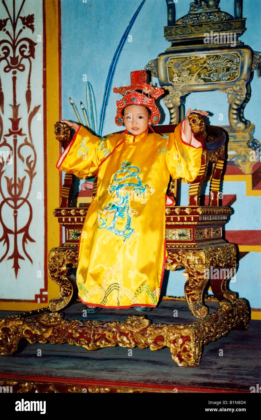 Vietnamese boy costume hi-res stock photography and images - Alamy
