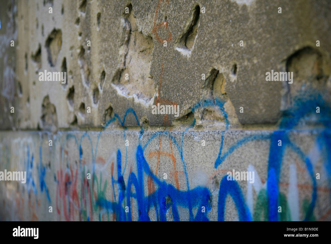 War damaged wall hi-res stock photography and images - Alamy