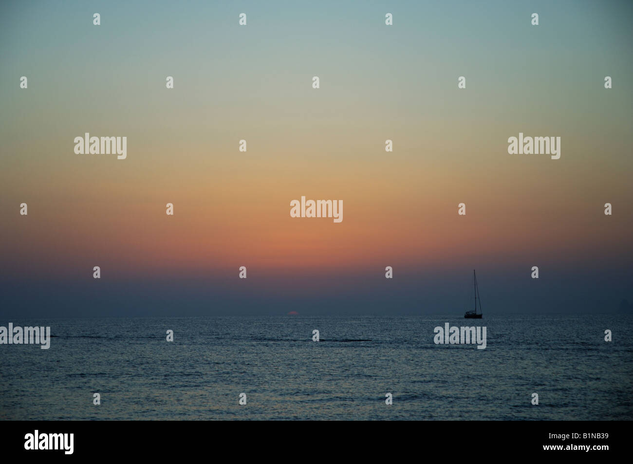 Horizon at the sea Stock Photo - Alamy