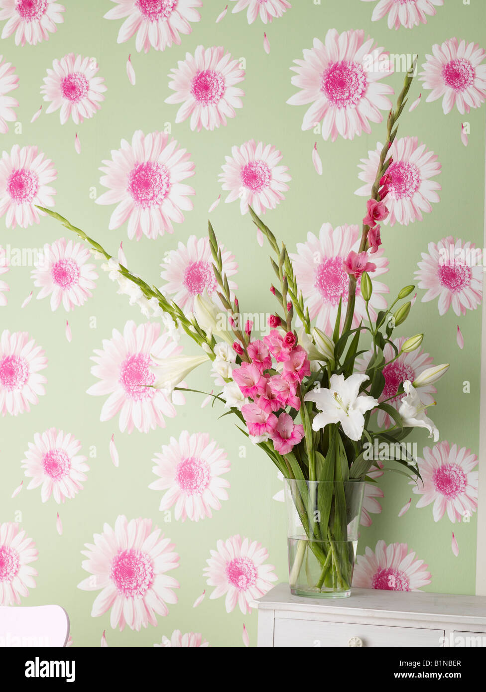 Flowery wallpaper hi-res stock photography and images - Alamy