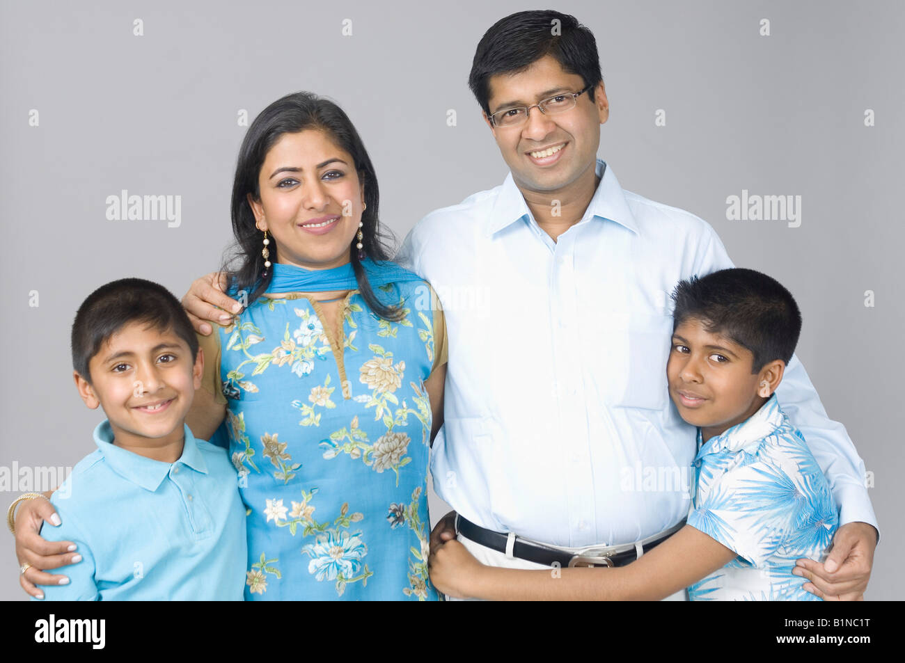 Portrait of a family smiling together Stock Photo - Alamy