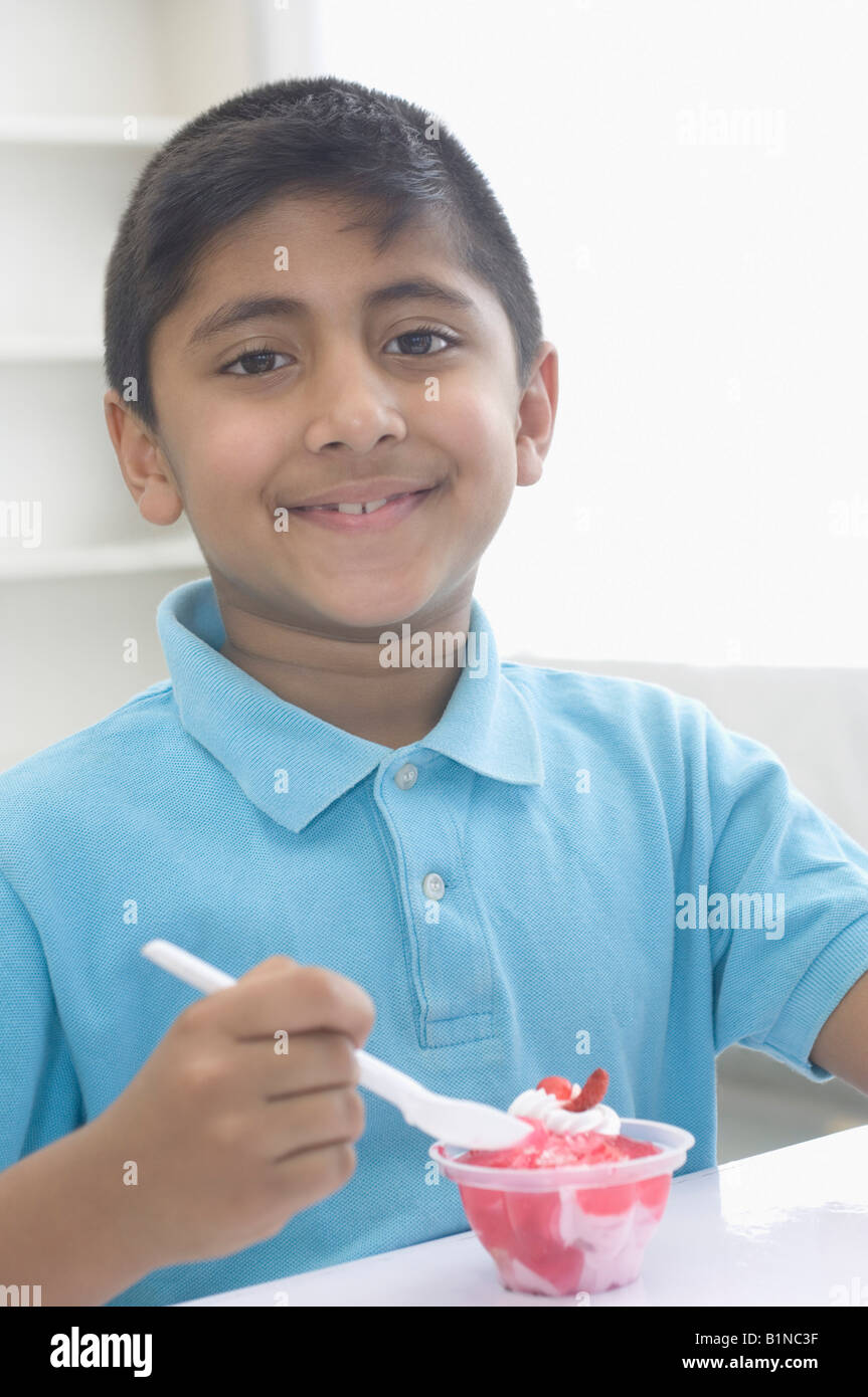 Portrait of a boy eating ice cream Stock Photo - Alamy