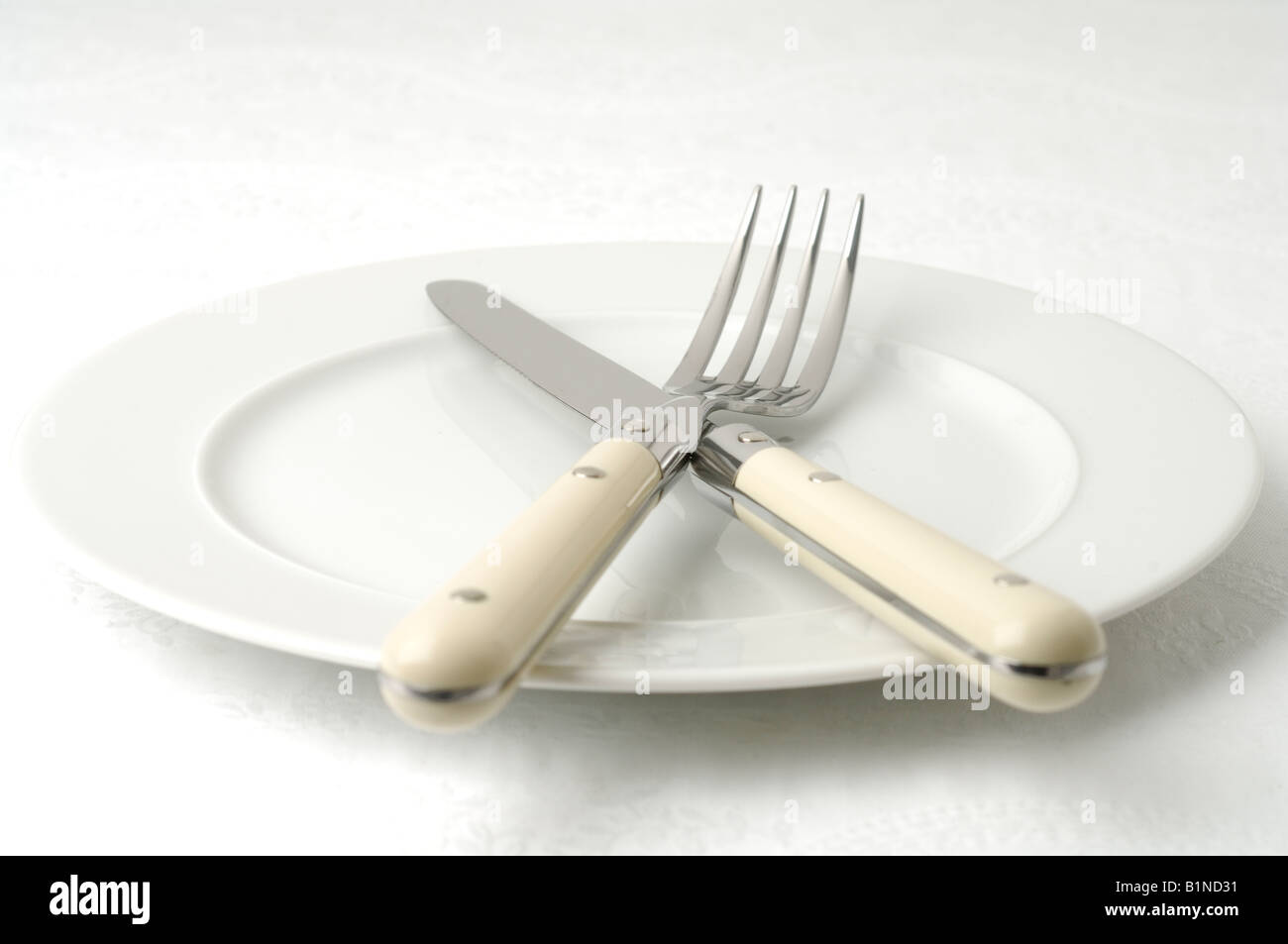 Plate and cutlery Stock Photo - Alamy