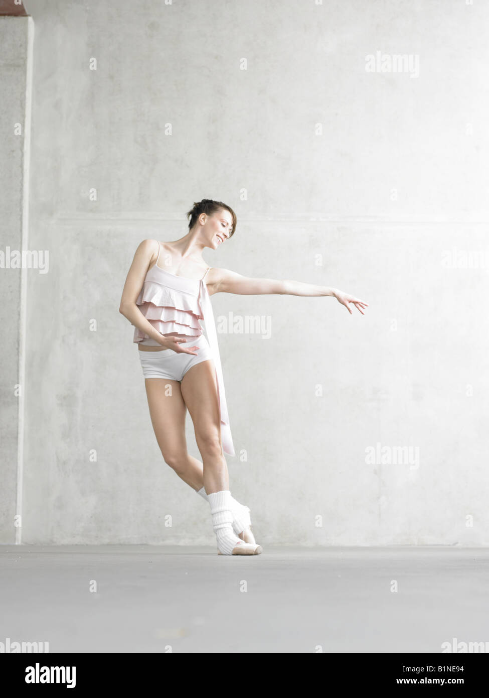 Ballett pose hi-res stock photography and images - Alamy