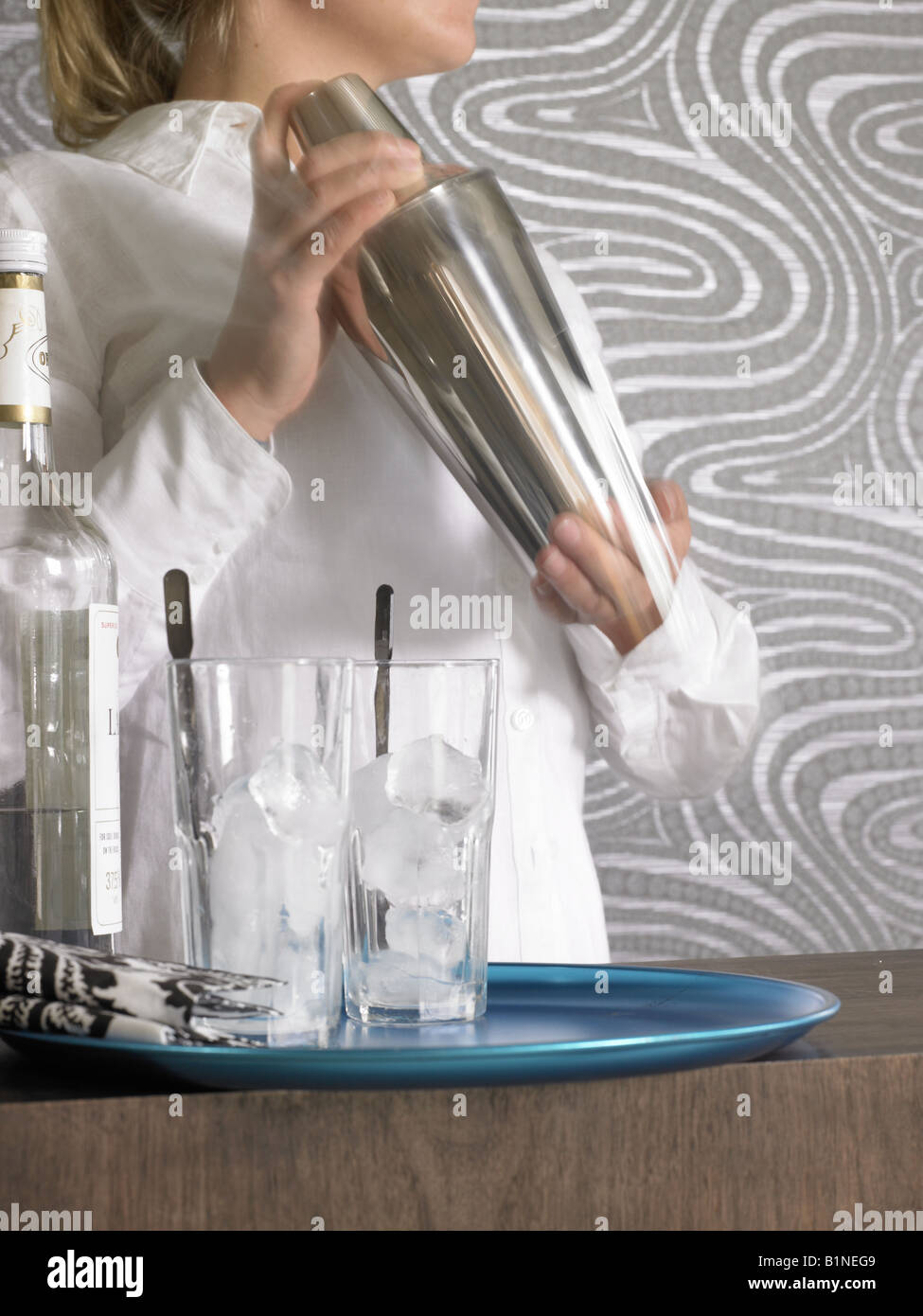 Cocktail bar and bar tender Stock Photo - Alamy