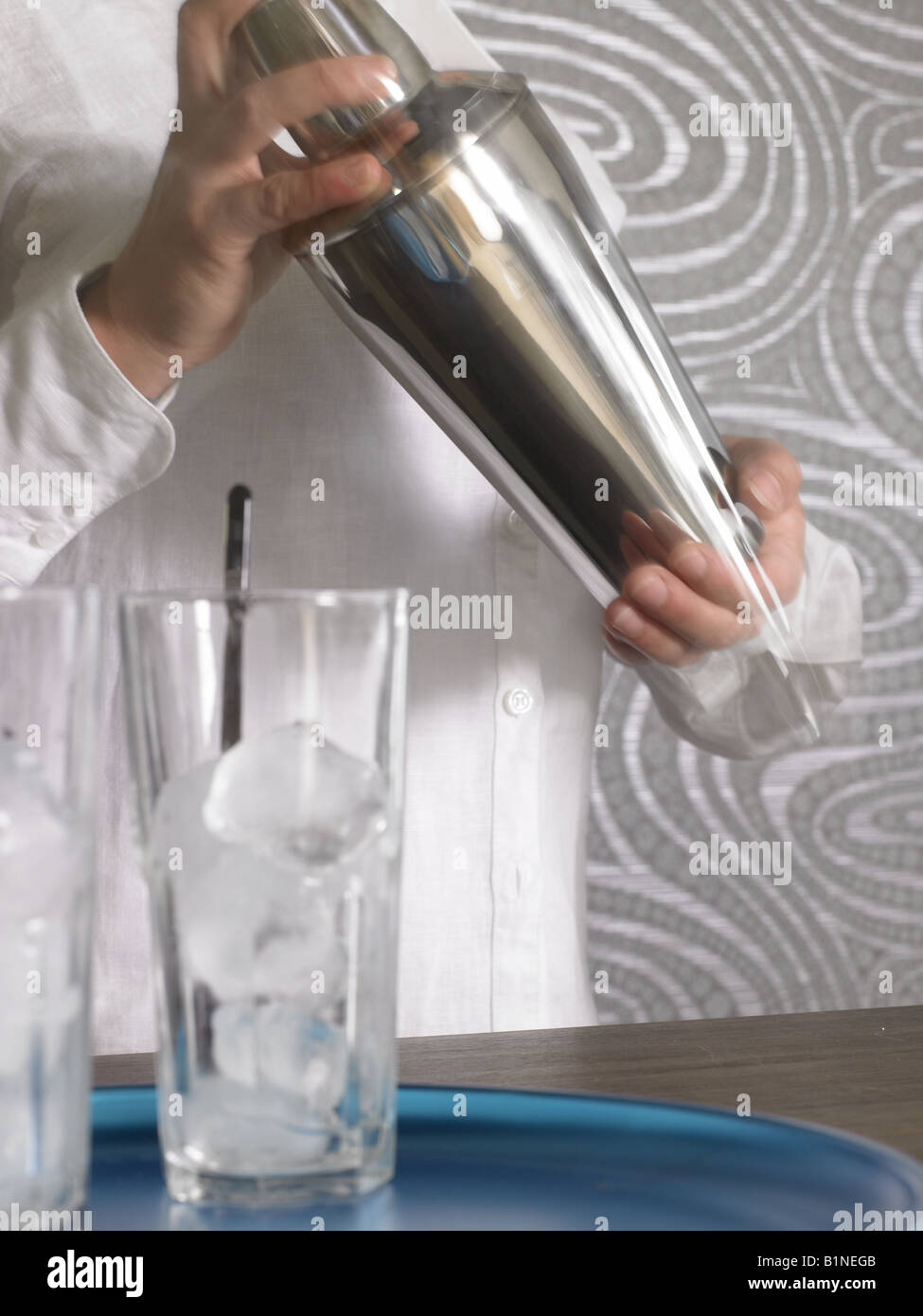 Cocktail bar and bar tender Stock Photo - Alamy