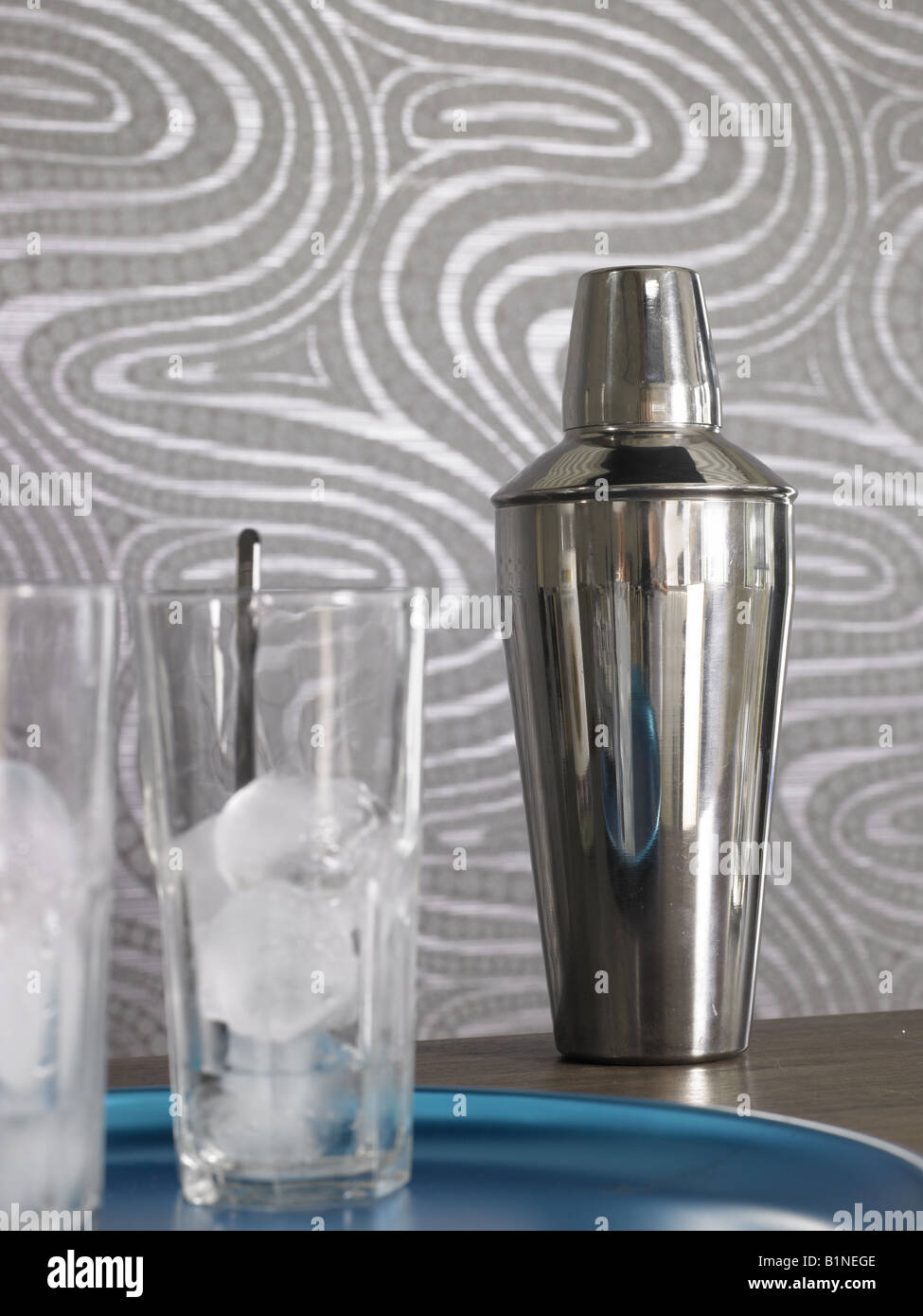 Cocktail bar:Shaker and glasses with ice cubes Stock Photo - Alamy