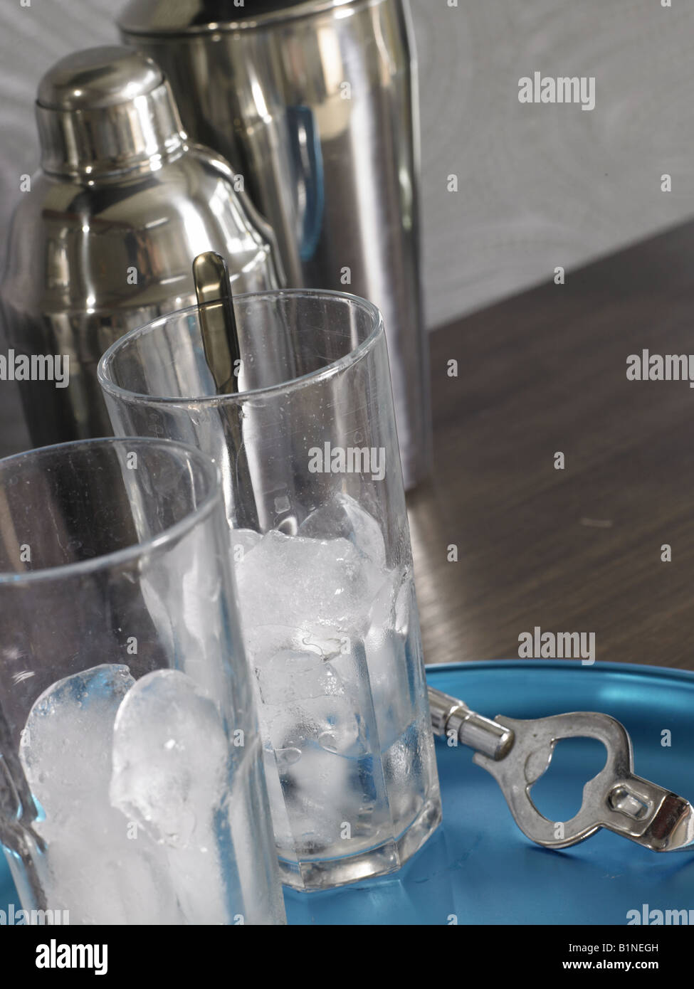 Cocktail bar:Shaker and glasses with ice cubes Stock Photo - Alamy