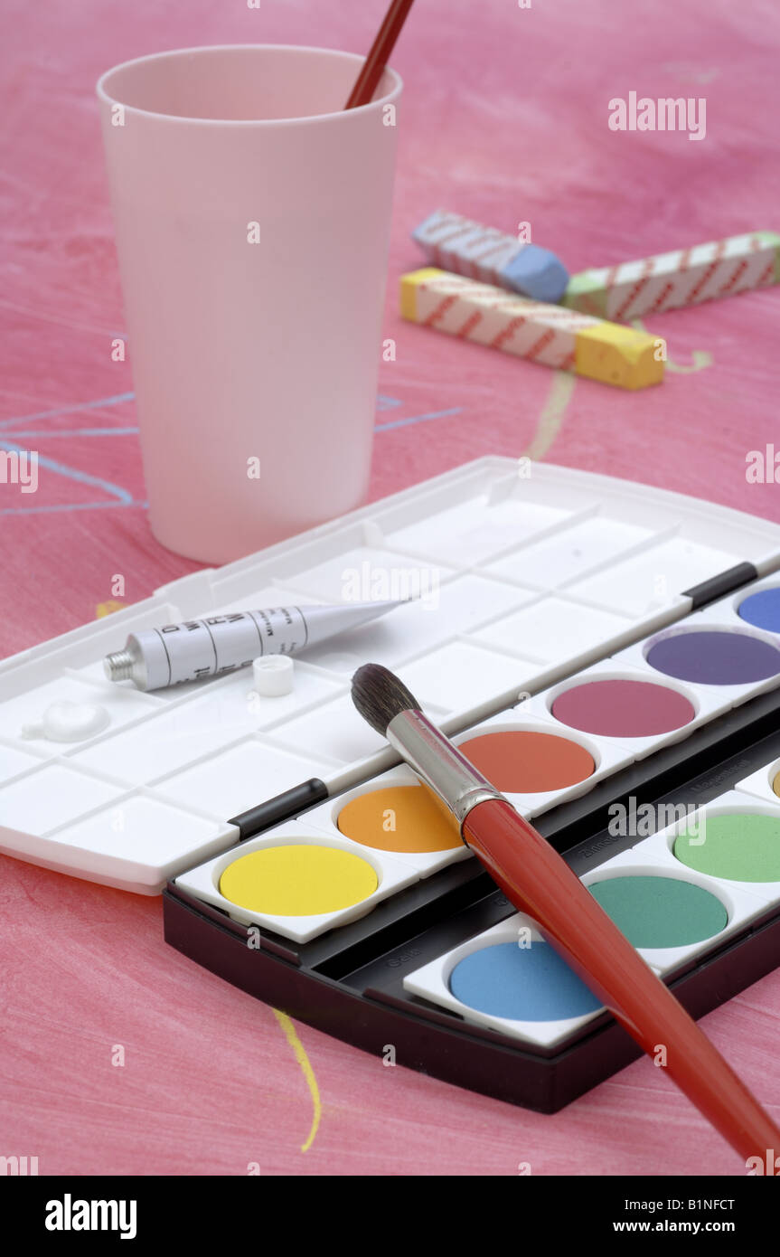 Paintboxes hi-res stock photography and images - Alamy