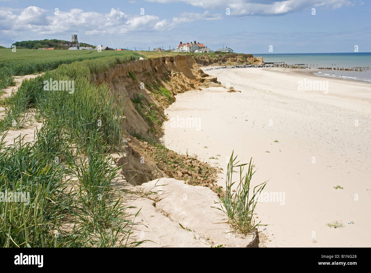 Houses on cliffs edge hi-res stock photography and images - Alamy