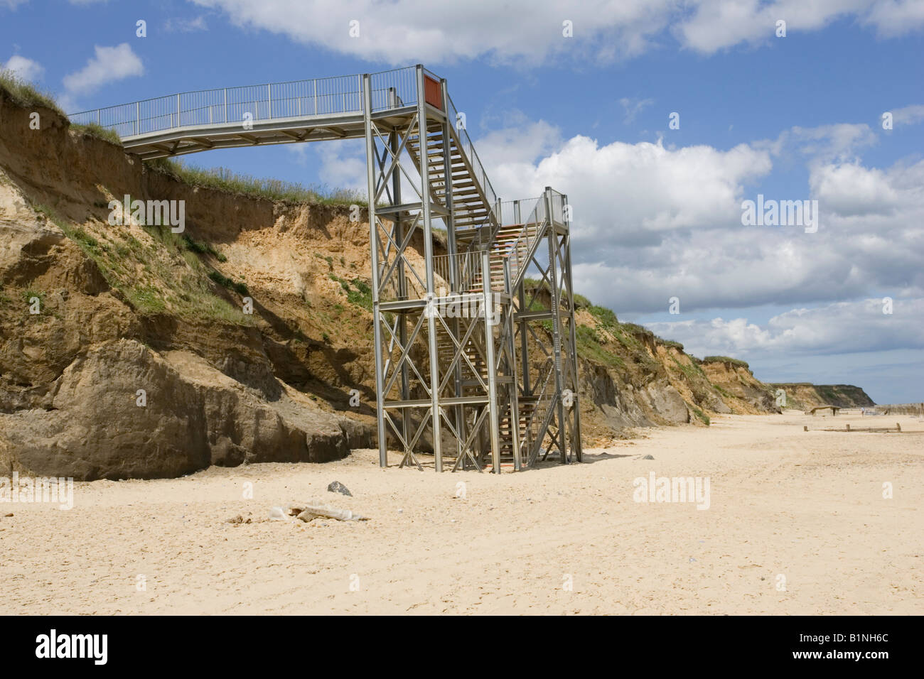 Happisburgh beach, norfolk hi-res stock photography and images - Alamy