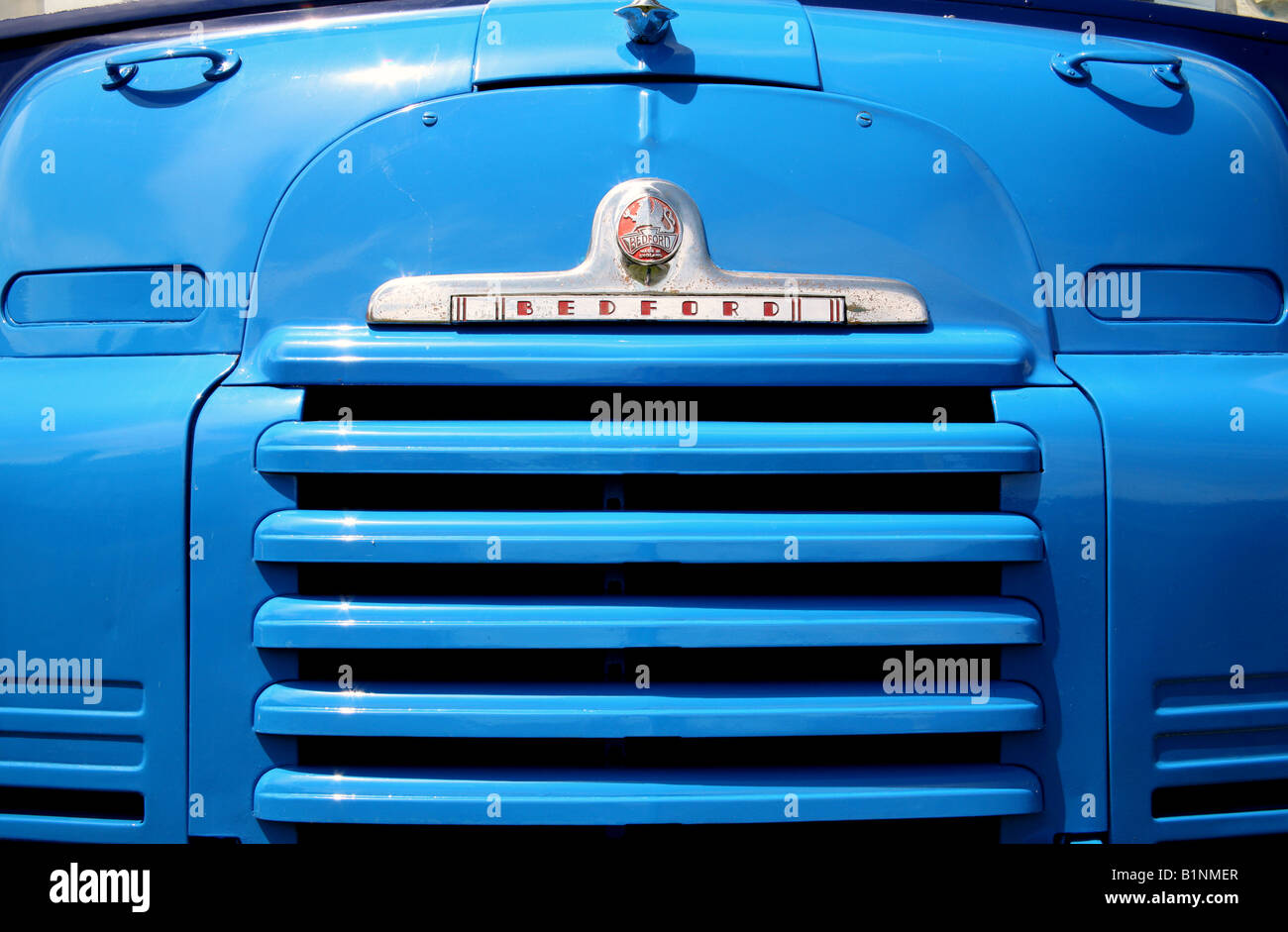 Bedford lorry badge hi-res stock photography and images - Alamy
