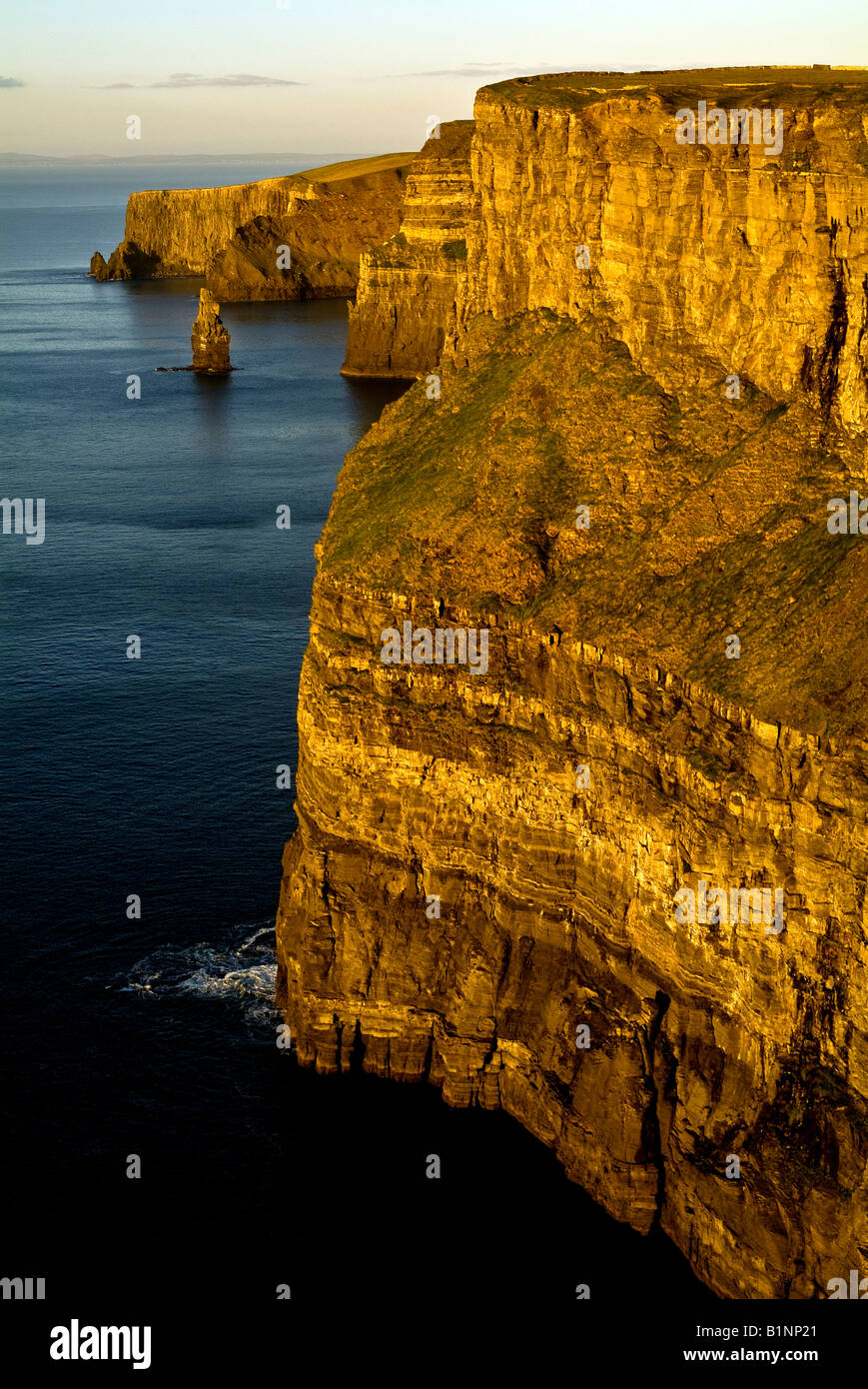 cliffs of moher clare ireland Stock Photo - Alamy
