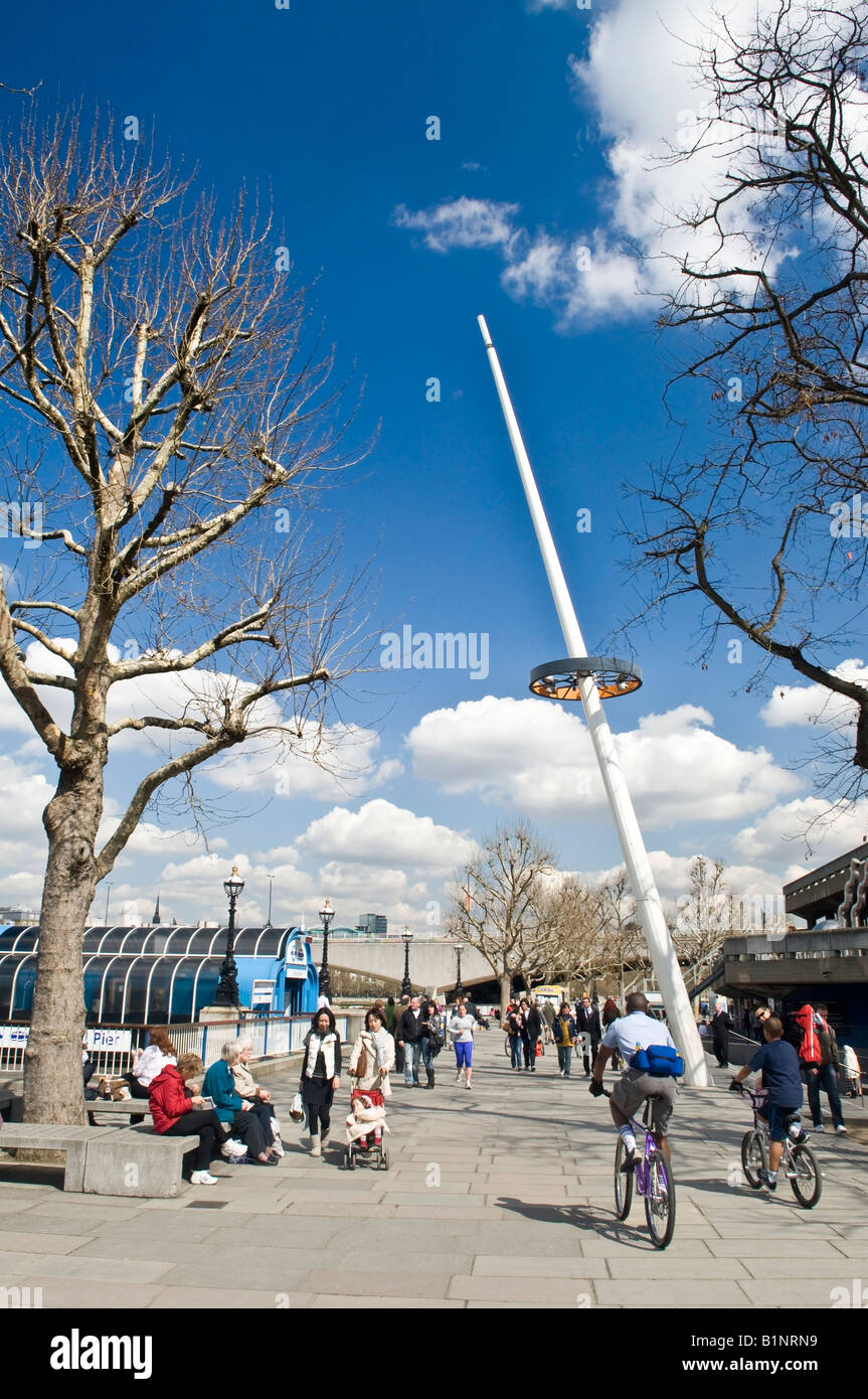 Pavement london england thames hi-res stock photography and images - Alamy