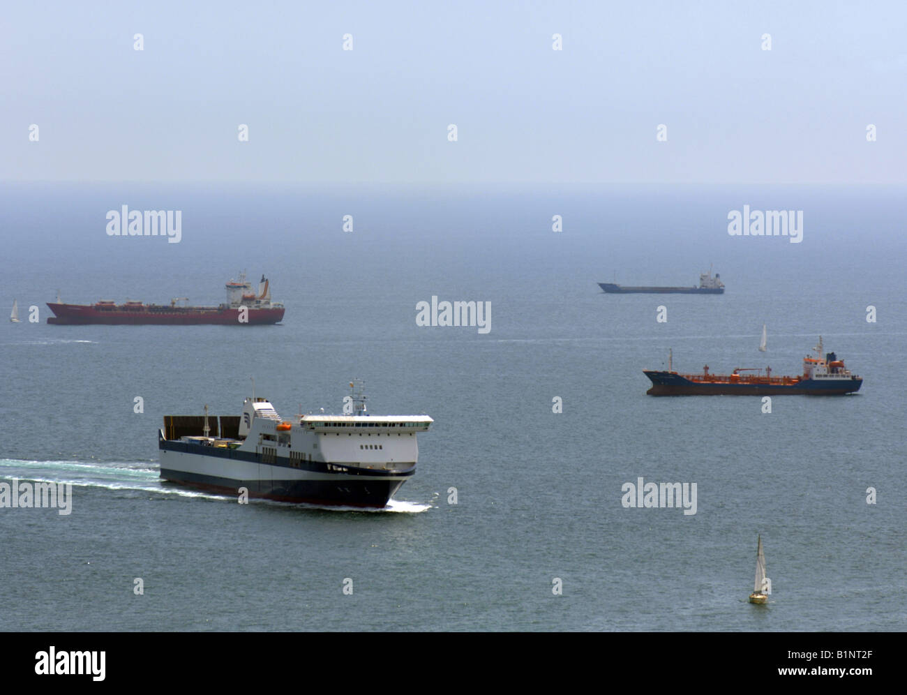 Shipping container at sea hi-res stock photography and images - Alamy