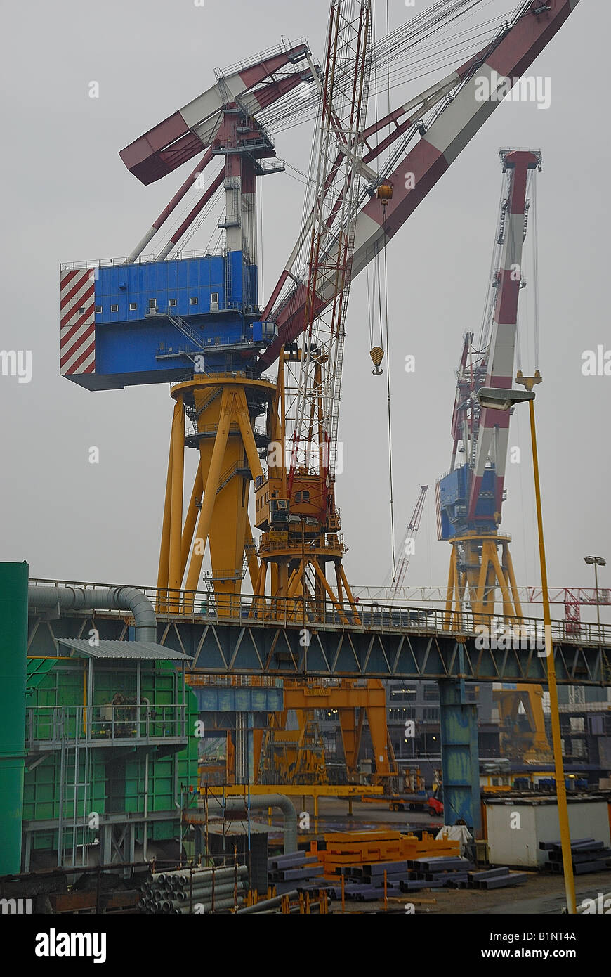 The quay-crane of the shipyard of Marghera,Italy Stock Photo - Alamy