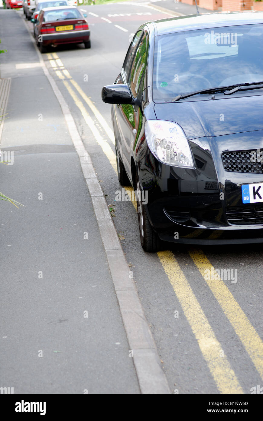 Car Parked on Double Yellow Lines Stock Photo - Alamy