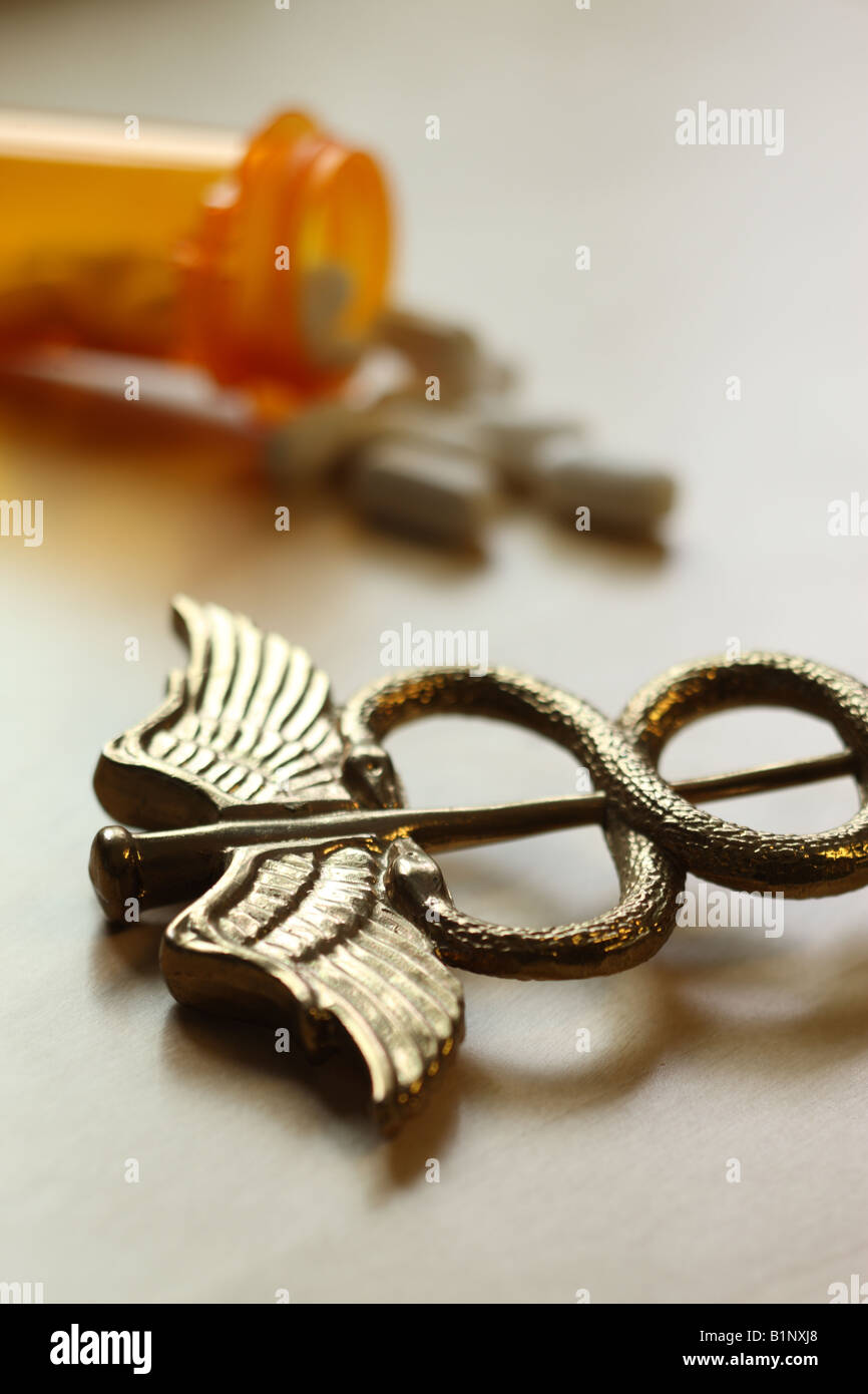 Caduceus medical symbol icon metal hi-res stock photography and images ...