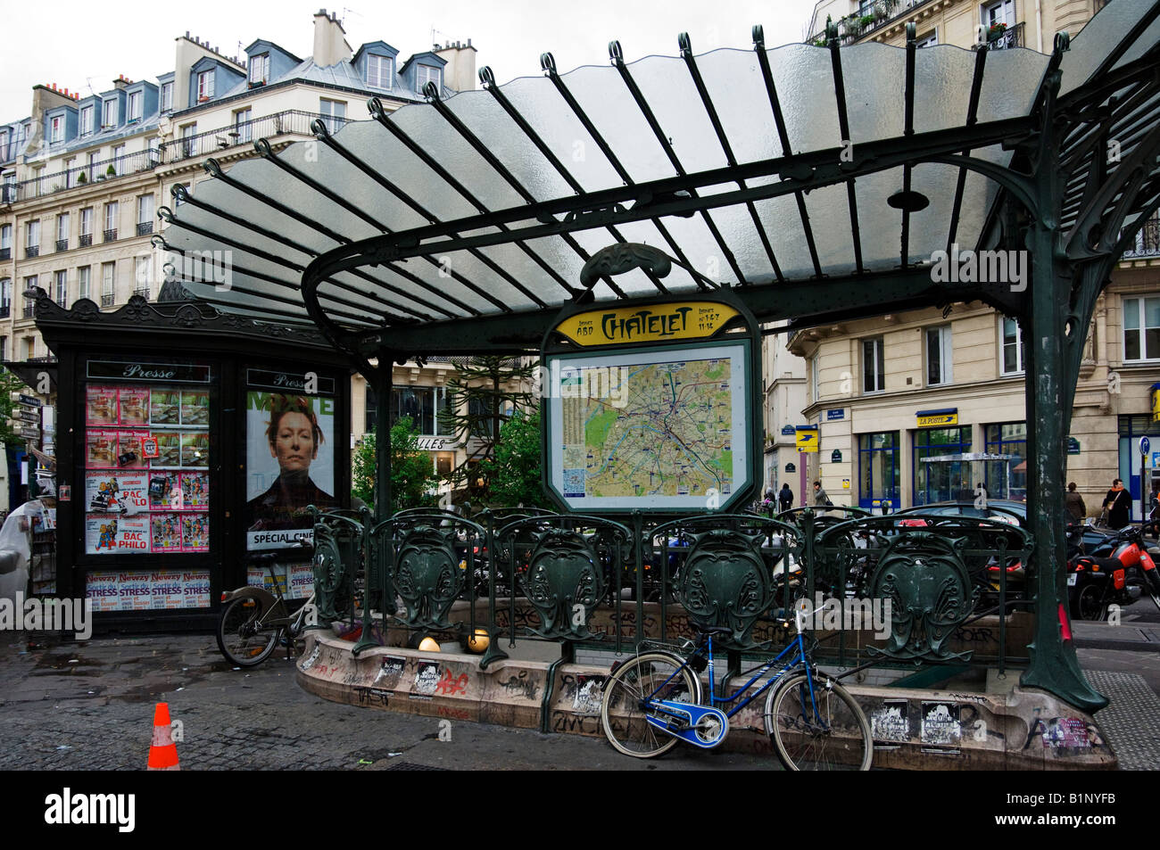 Metro entrance in Paris Stock Photo - Alamy