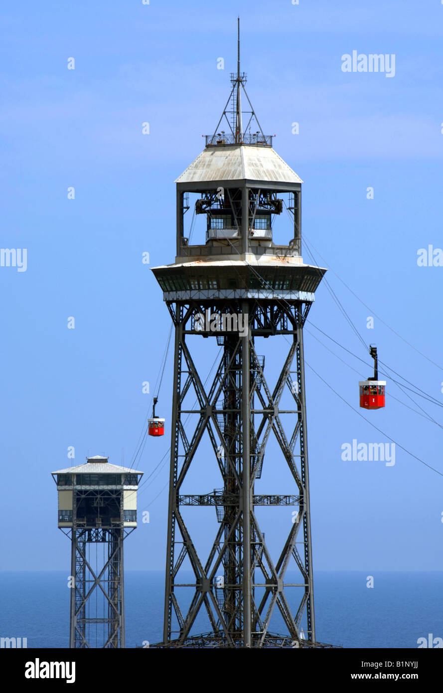 Cable car over barcelona harbour hi-res stock photography and images ...