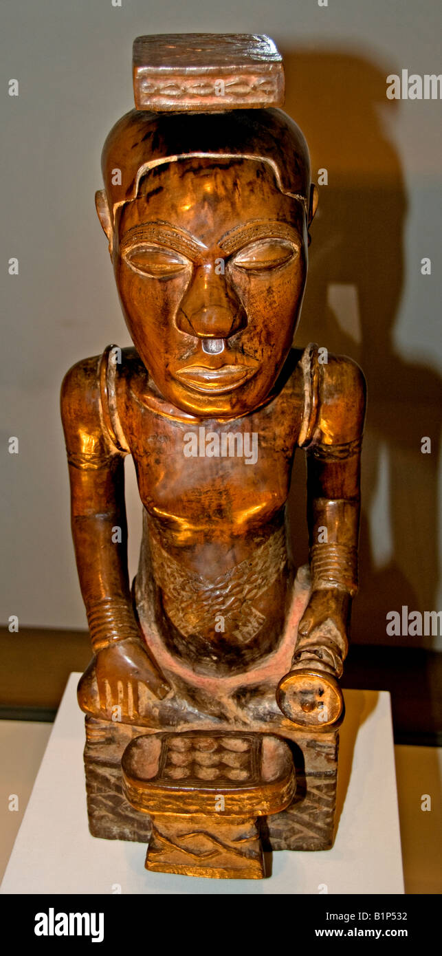 Ndop sculpture hi-res stock photography and images - Alamy