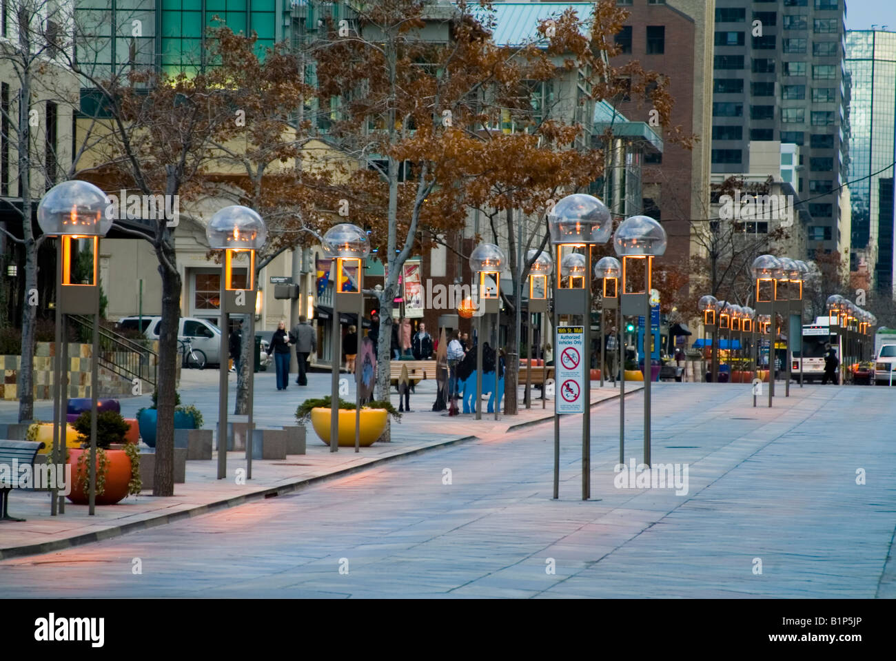 Downtown Denver Colorado and the 16th street mall Stock Photo - Alamy