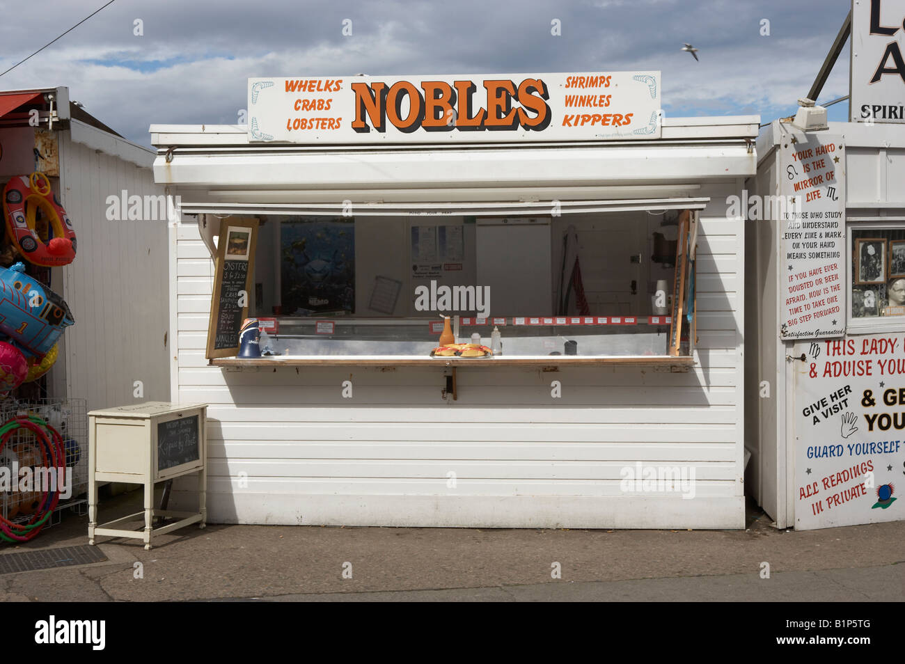 Whelk stall hi-res stock photography and images - Alamy