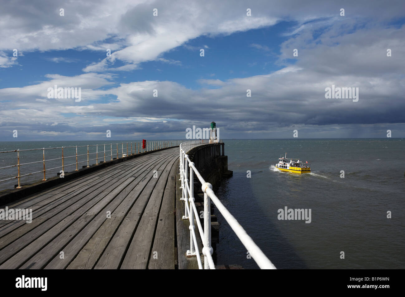 WHITBY PIER HARBOUR SEA BOAT SUMMER Stock Photo - Alamy