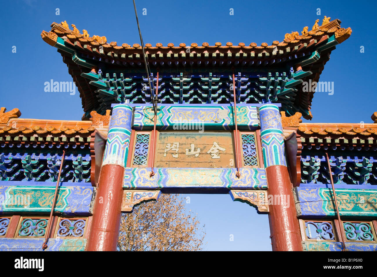 Chinese temple arch hi-res stock photography and images - Alamy