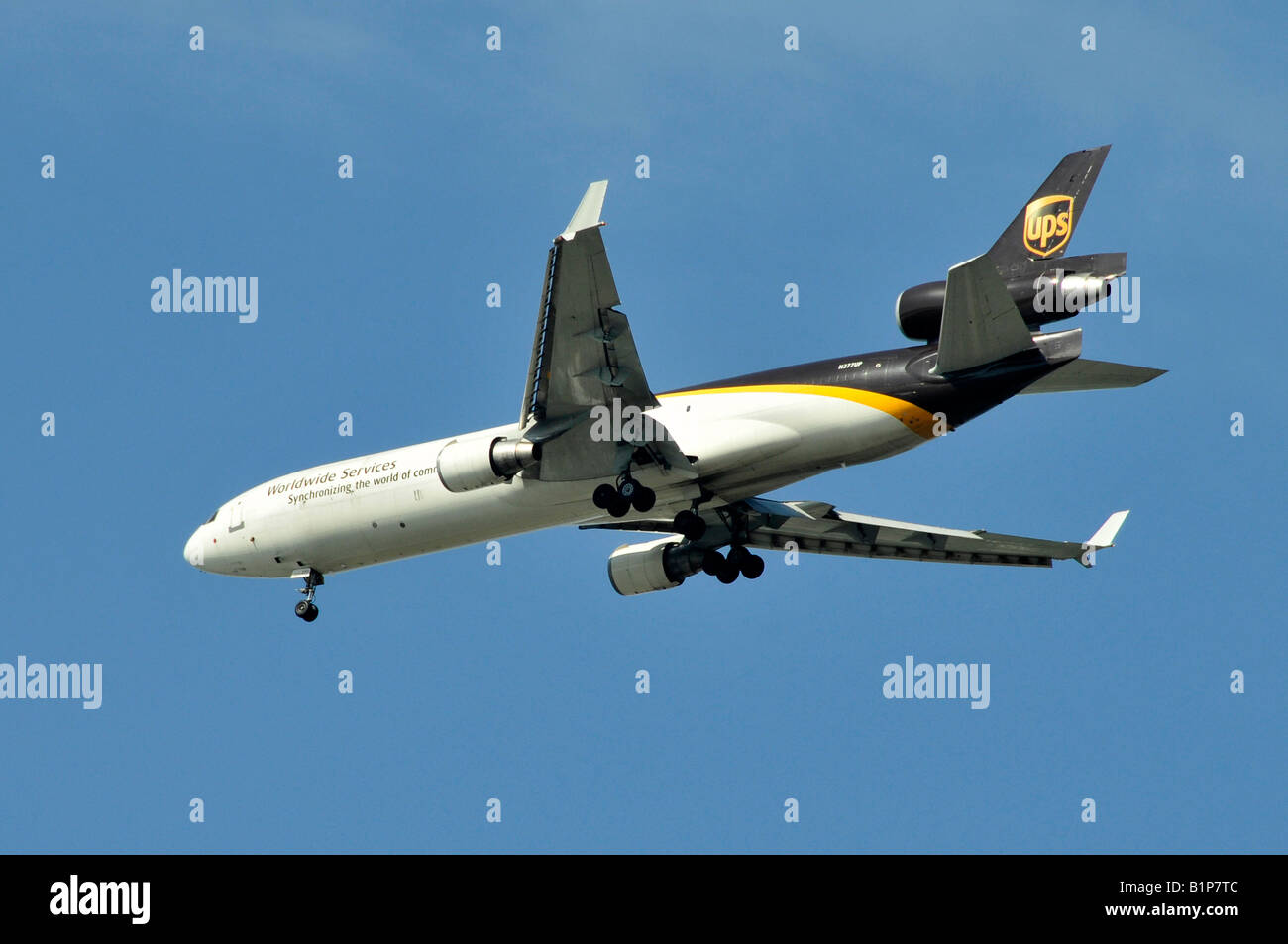 Shipping center ups hi-res stock photography and images - Alamy