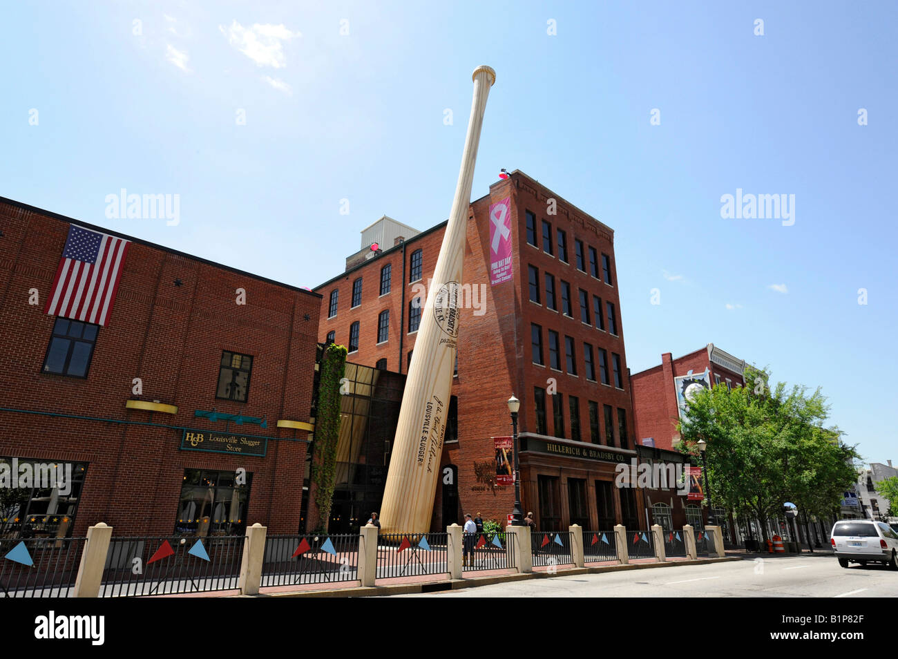 Louisville Slugger Baseball factory and Hillerich Bradsby museum at ...