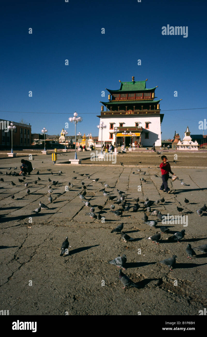 Oct 4, 2006 - Ochidara temple (Gandan Süm) of Gandantegchinlen Khiid ...