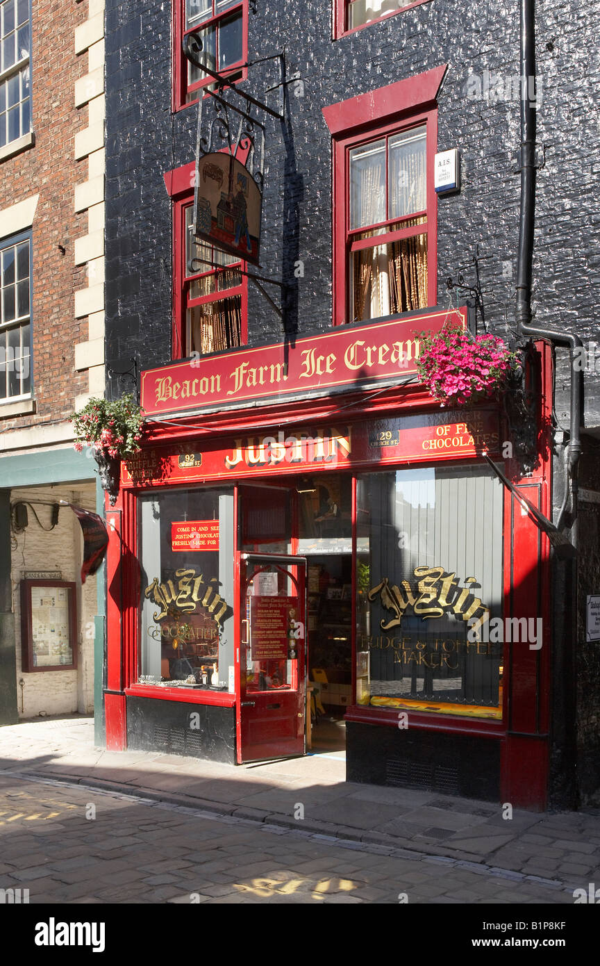 WHITBY ICE CREAM SHOP SUMMER NORTH YORKSHIRE UNITED KINGDOM UK Stock ...