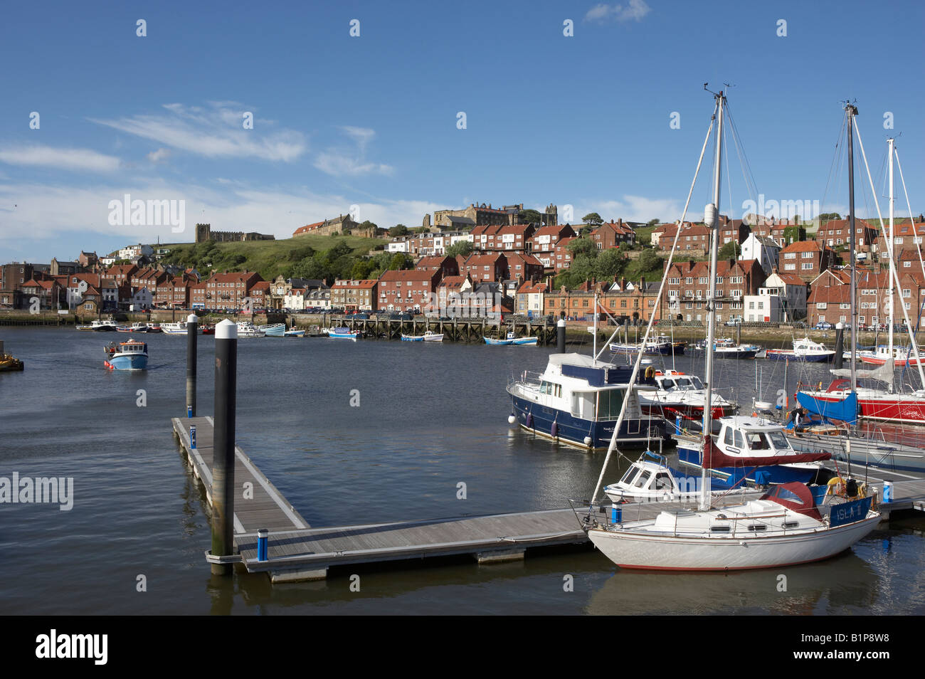 WHITBY FISHING VILLAGE RIVER ESK ESTUARY PORT HARBOUR HARBOR JETTY BOAT ...