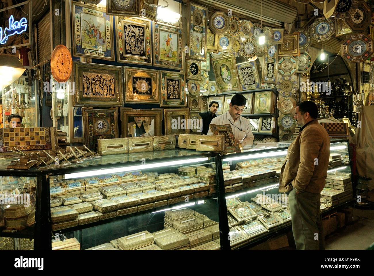 Iran, Esfahan, Bazaar,- Handicrafts Shop Stock Photo - Alamy