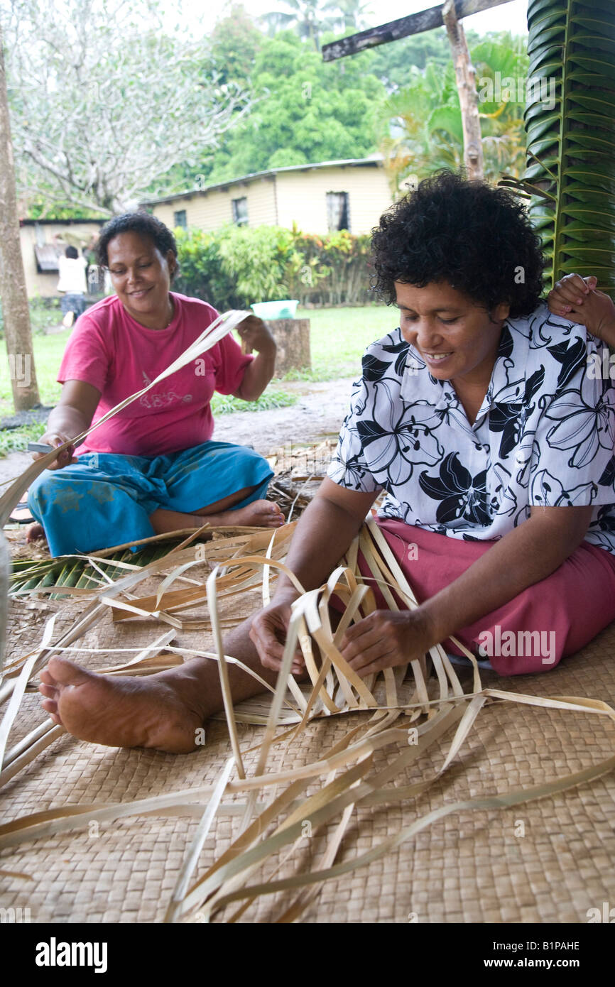 Weaving Vuniuto Village Taveuni Fiji Stock Photo - Alamy