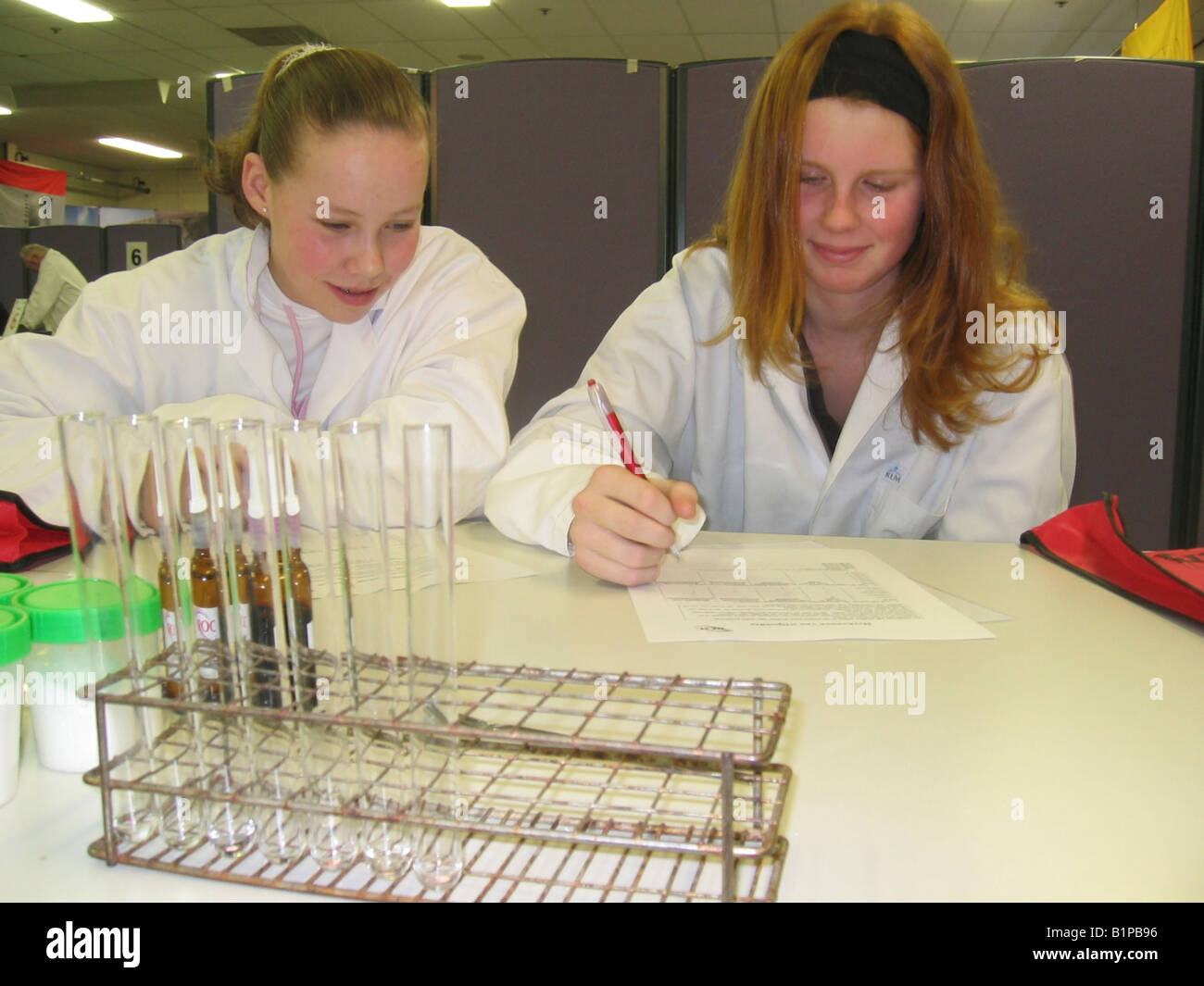 students in physics class Stock Photo - Alamy